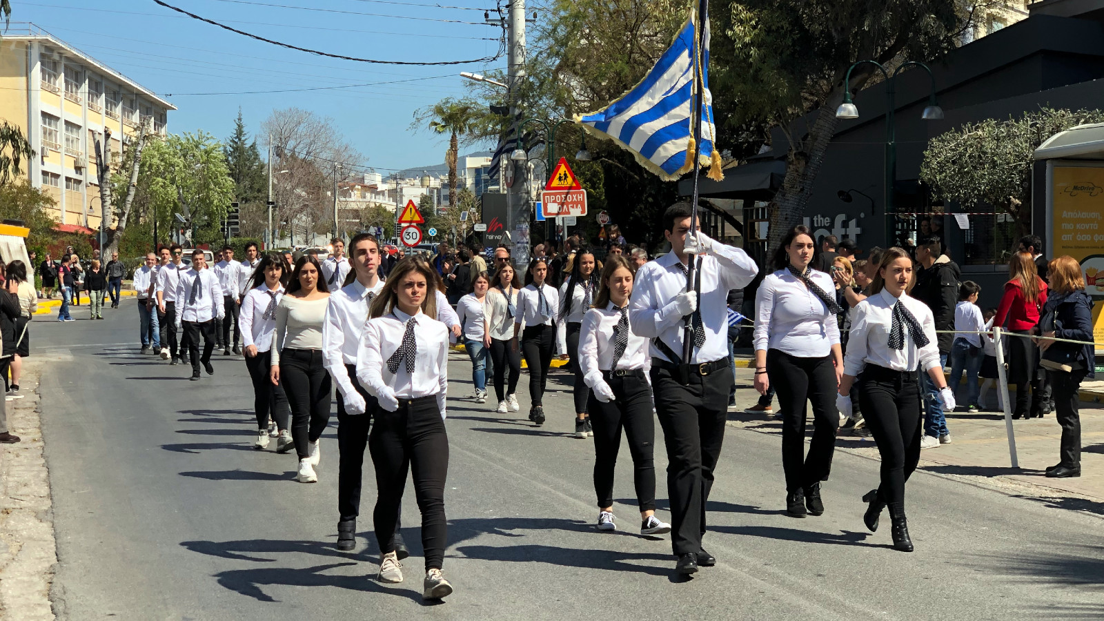25η Μαρτίου 2019: Παρέλαση (φωτογραφίες & βίντεο) – ΕΠΑΛ ΑΛΙΜΟΥ